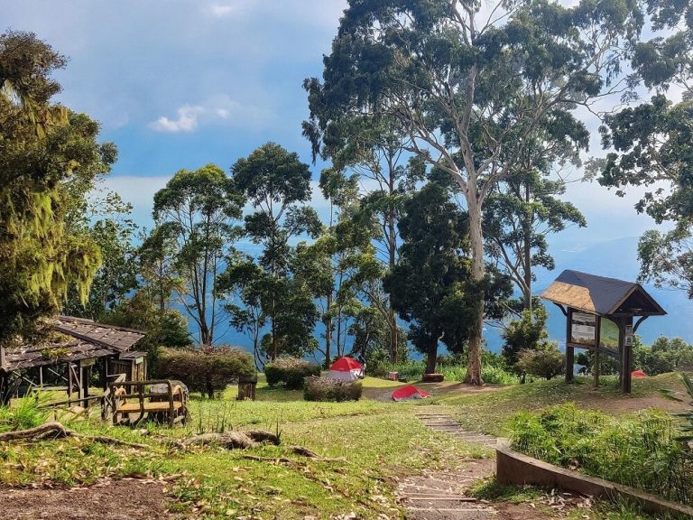 Backpacking in Jamaica: A Guide to Beaches and the Blue Mountains on a ... Backpacking in Jamaica: A Guide to Beaches and the Blue Mountains on a ...